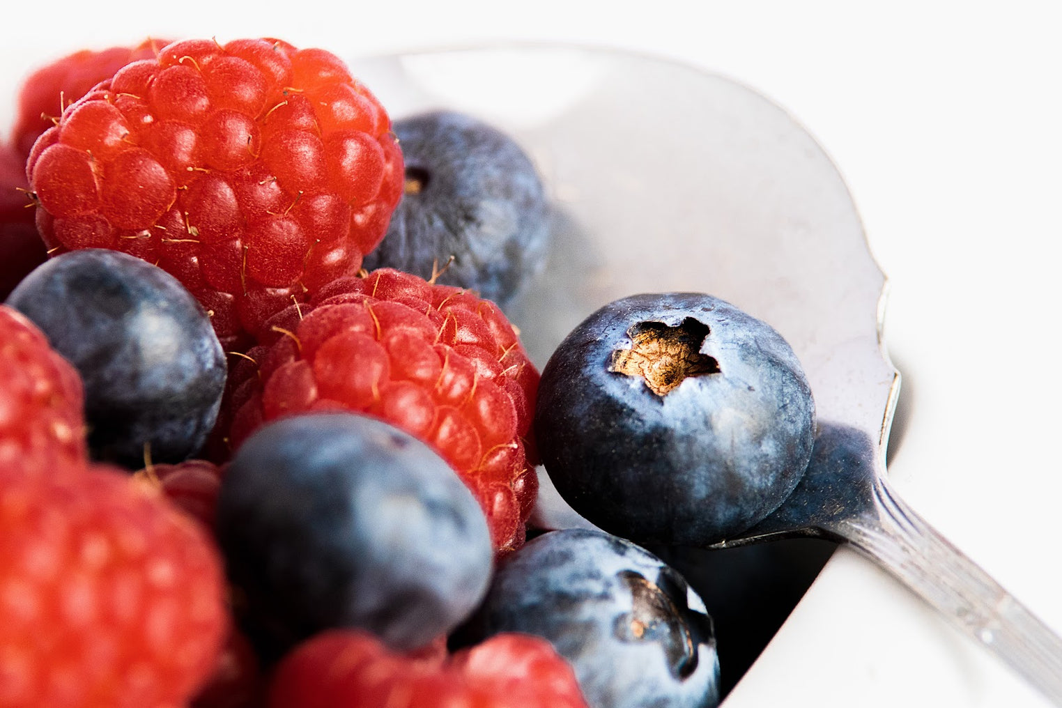 Are Blueberry and Blue Raspberry the Same Thing? – Skinny Mixes